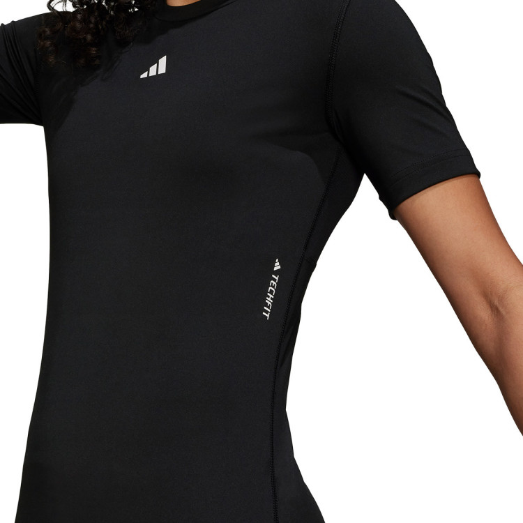 Jersey adidas TechFit Train Black-White - Basketball Emotion