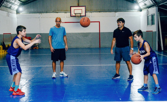 ¿Quieres saber ejercicios de pase en baloncesto para mejorar tu juego ...
